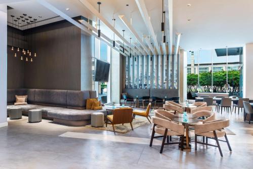 Hyatt Regency McCormick Place, Chicago – Updated 2023 Prices