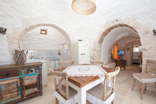 Trullo Siamese, Alberobello (updated prices 2025)
