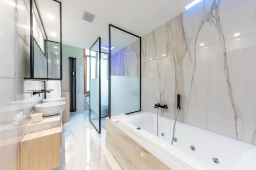 Blue Inn Luxury Suites, Rome (updated prices 2025)