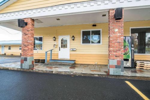 Rodeway Inn, Bellows Falls – Updated 2024 Prices