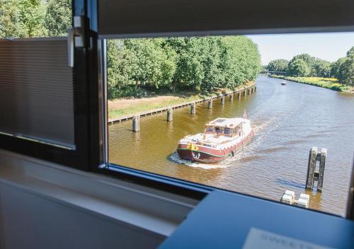 SWEETS - Meeuwenpleinbrug, Amsterdam (updated prices 2025)