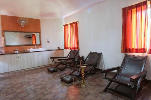 Golden Amoon Resort, Narasapura (updated prices 2025)