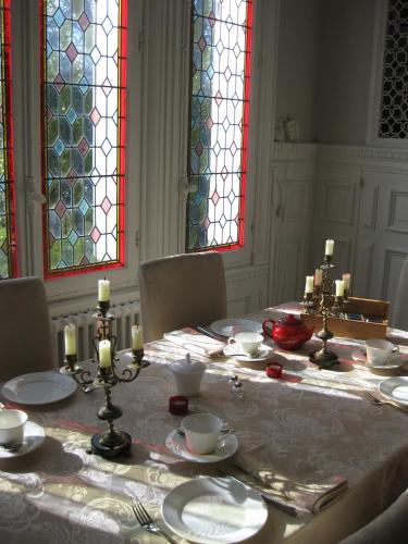 Château de Launay, Méry-Corbon (updated prices 2025)