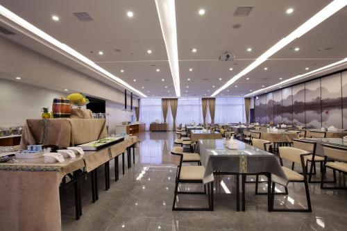 Wing Hotel Guilin - Central Square Two Rivers and Four Lake, Guilin ...