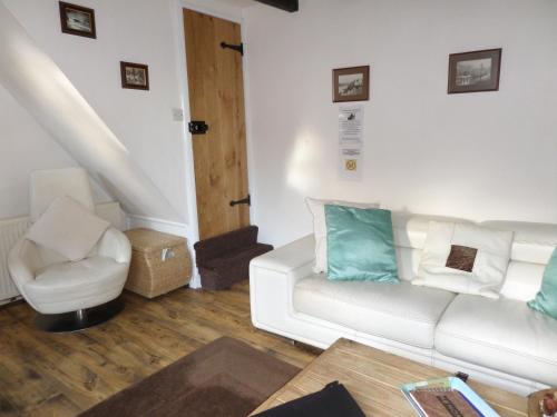 Award winning pet friendly paddock cottage, Whitby (updated prices 2024)