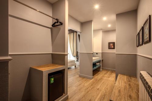 Hotel Taormina, Rome – Updated 2024 Prices