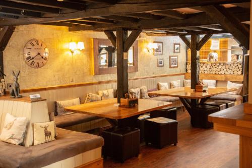 Crown Inn, Marston Montgomery (updated prices 2025)