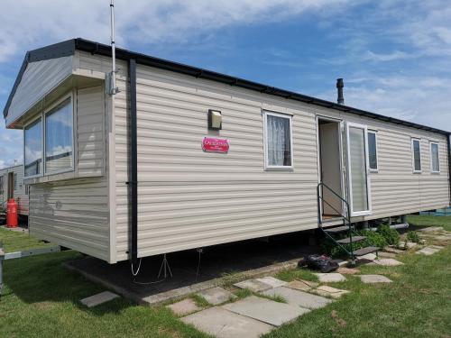 Caledonian Caravan, Jaywick Sands (updated prices 2024)