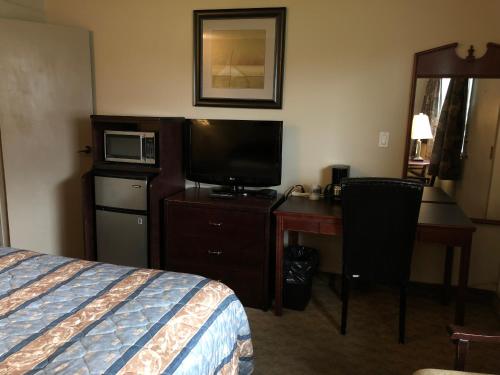 Travellers Inn, Calgary, Canada - Booking.com