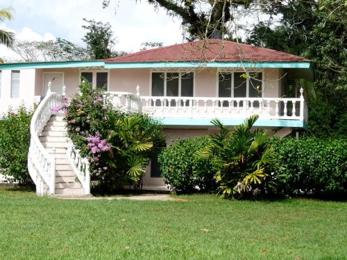 Banana Bank Lodge & Jungle Horseback Adventures, Belmopan – Updated ...