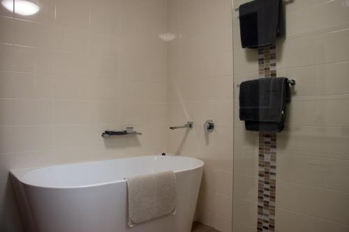 Highway Inn Motel, Hay – Updated 2023 Prices