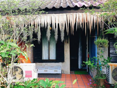 Artist's Place Trat, Trat (updated prices 2025)