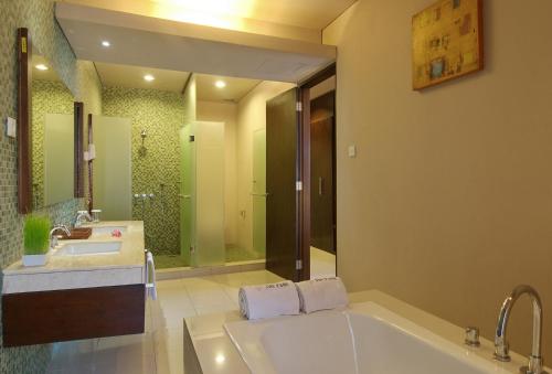 The Pade Hotel, Banda Aceh (updated prices 2024)