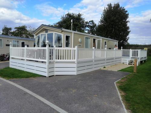 Caravan for rent at Tattershall Holiday Park, Tattershall (updated ...