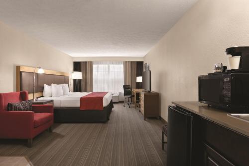 Country Inn & Suites by Radisson, Fairborn South, OH, Fairborn ...
