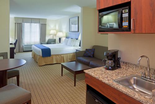 Holiday Inn Express Hotel & Suites Rochester, an IHG Hotel, Rochester ...