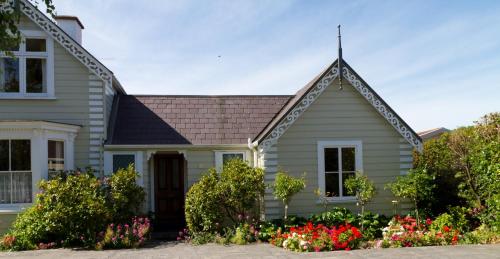 Cambria House, Nelson (updated prices 2025)