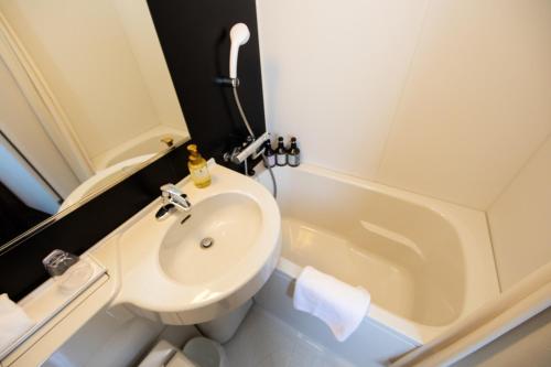 Quintessa Hotel Osaka Shinsaibashi Comic & Books, Osaka (updated prices ...