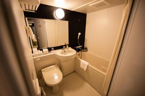 Quintessa Hotel Osaka Shinsaibashi Comic & Books, Osaka (updated prices ...