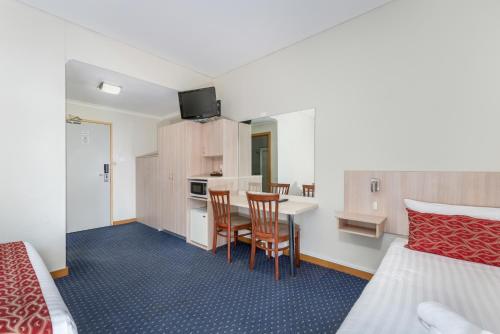 Tudor Inn Newcastle, Newcastle – Updated 2023 Prices