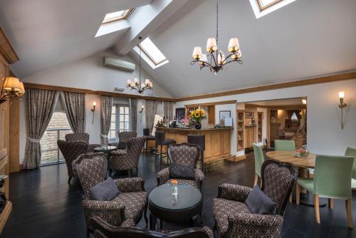 Number Four at Stow, Stow on the Wold – Updated 2023 Prices