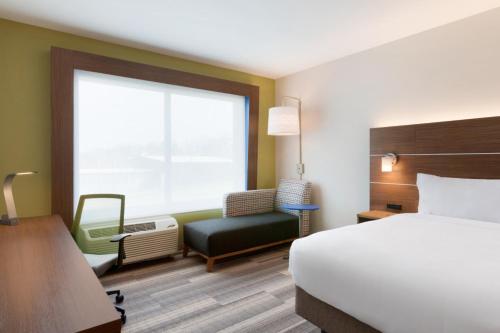 Holiday Inn Express & Suites - Cincinnati NE - Red Bank Road, an IHG ...