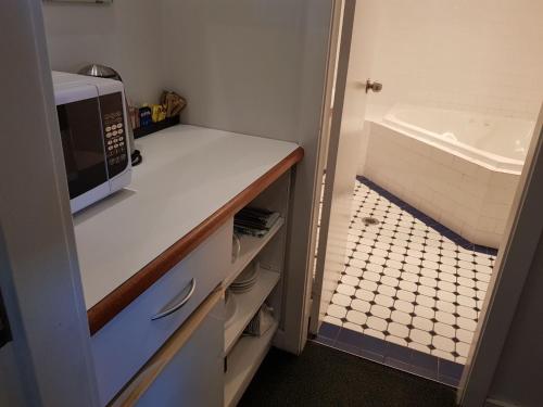 Squid's Ink Motel, Belmont (updated prices 2024)