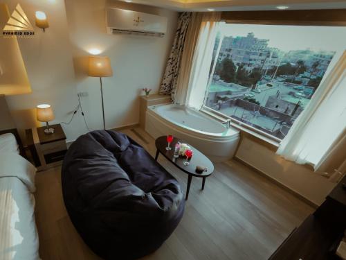 Pyramid Edge Hotel & Exclusive Pyramids View Rooftop, Cairo (updated ...