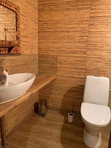 Nooruse puhkemaja, Uhtna