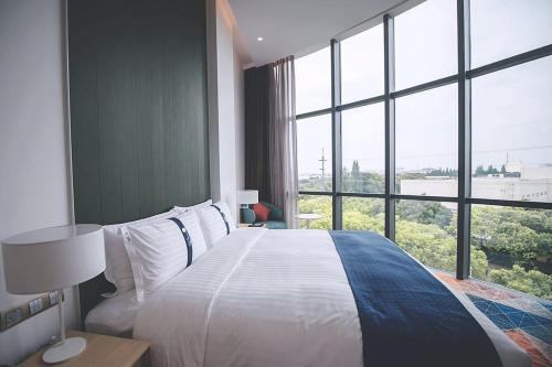 Holiday Inn Express Shanghai Songjiang Fangta by IHG, Songjiang ...