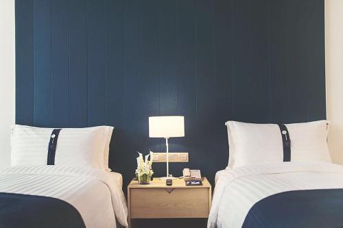 Holiday Inn Express Shanghai Songjiang Fangta by IHG, Songjiang ...