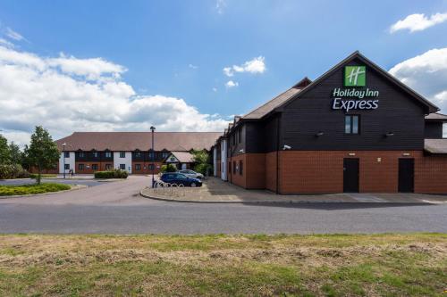 Holiday Inn Express Colchester, an IHG Hotel, Colchester – Updated 2023 ...