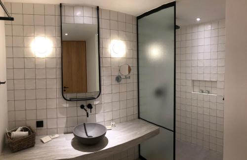 Kin Athens, Athens (updated prices 2025)