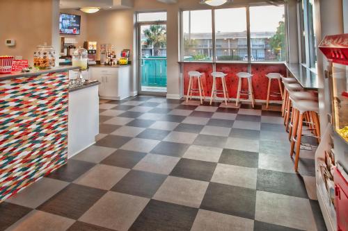 The Thunderbird Inn, Savannah – Updated 2024 Prices