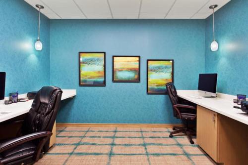 Holiday Inn Express & Suites Warner Robins North West, an IHG Hotel ...