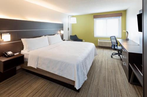 Holiday Inn Express Hotel & Suites Minneapolis-Downtown Convention ...