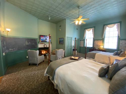 Chambery Inn, Lee, MA - Booking.com