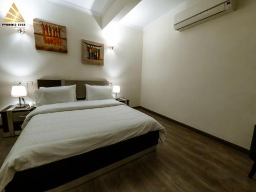 Pyramid Edge Hotel & Exclusive Pyramids View Rooftop, Cairo (updated ...