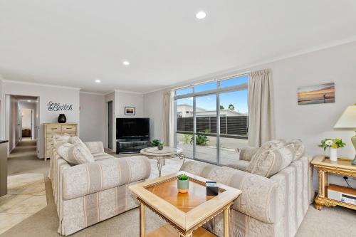 Beauty on Bream Bay - Ruakaka Holiday Home, Ruakaka (updated prices 2025)