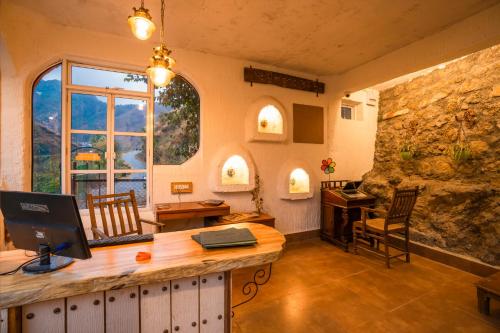 Zostel Plus Mussoorie- Kempty, Mussoorie (updated prices 2024)