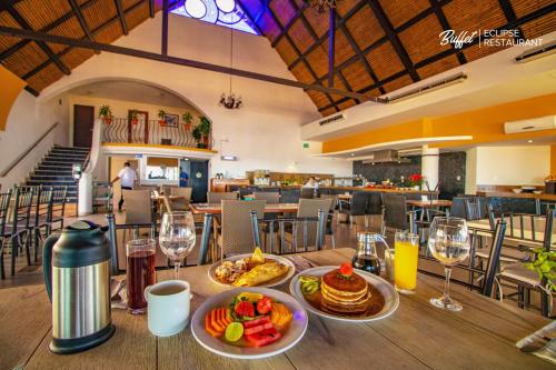 Luna Palace, Mazatlán – Updated 2023 Prices