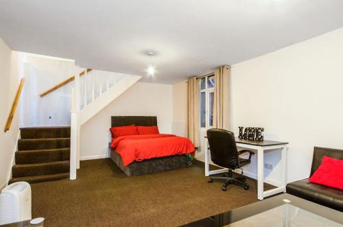 Spacious Studio Flat- Watford Junction & Harry potter World, Watford ...