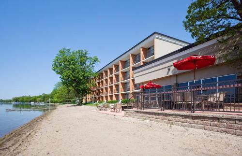 Holiday Inn Detroit Lakes, an IHG Hotel, Detroit Lakes – Updated 2023 ...