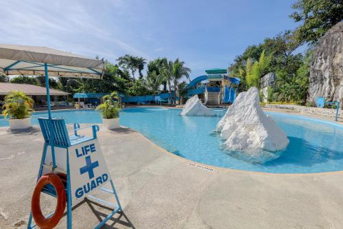 Whiterock Beach Hotel and Waterpark, Subic (updated prices 2025)