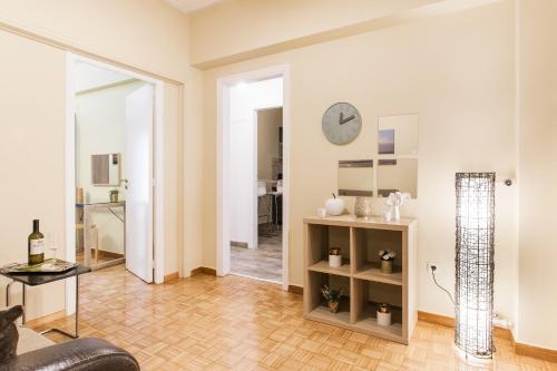 Museum of Modern Art Apartment next to Suggrou Fix metro- big, safe and ...