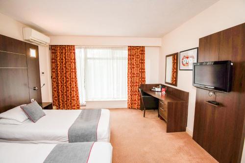 Hotel OYO The Bridge House, Reigate, UK - Booking.com