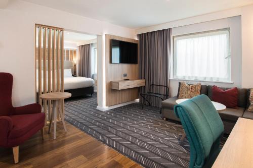 Holiday Inn London-Shepperton, an IHG Hotel, Shepperton – Updated 2023 ...