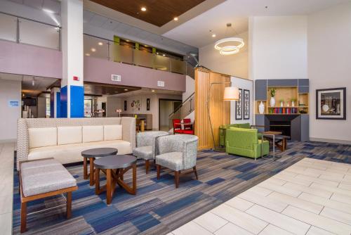 Holiday Inn Express Phoenix-Airport/University Drive, an IHG Hotel ...