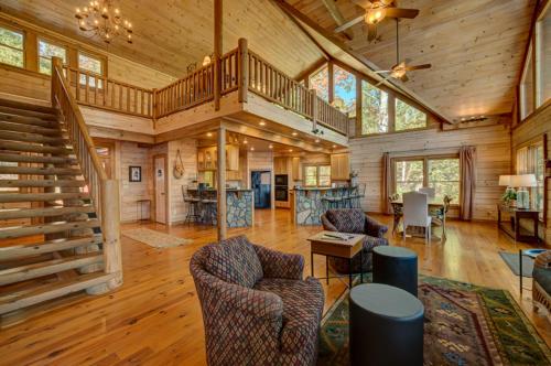 Lodge on the Lake, Blue Ridge, GA - Booking.com