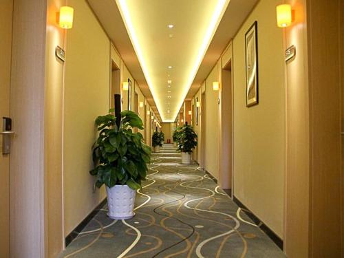 7Days Premium Chongqing Nanping Pedestrian Street Light Rail Station ...